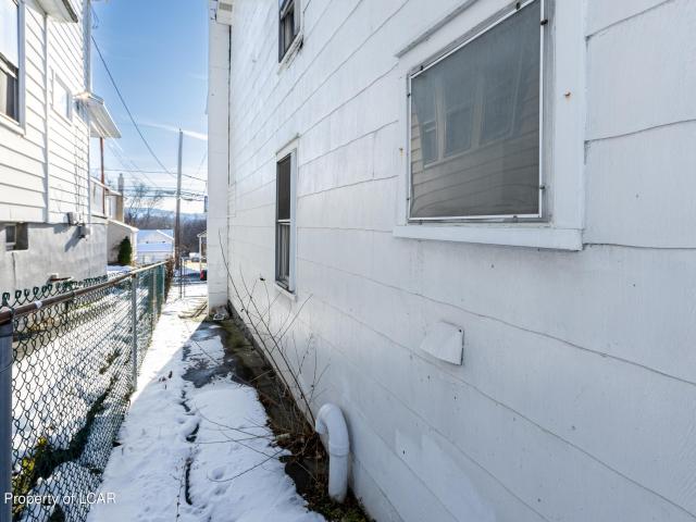 32 E Stanton Street