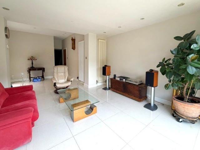 32 Eastworth Road, Chertsey 4 bedrooms Property for lettings Seymours