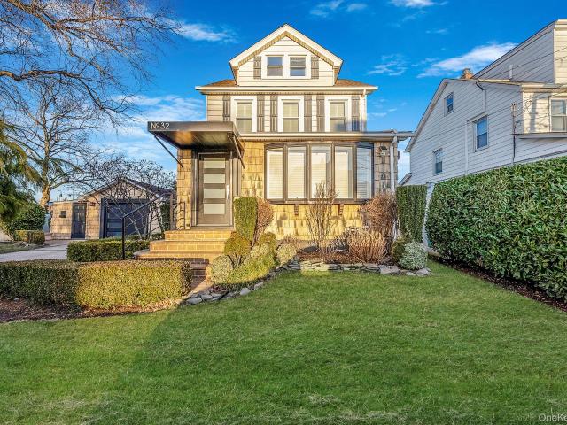 32 Everett