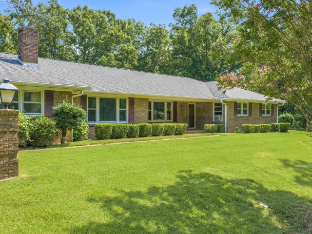 32 Fairway Pl