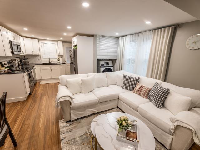 32 Farmington St, Unit 2, Worcester, MA 01603 | MLS #73497 | Compass