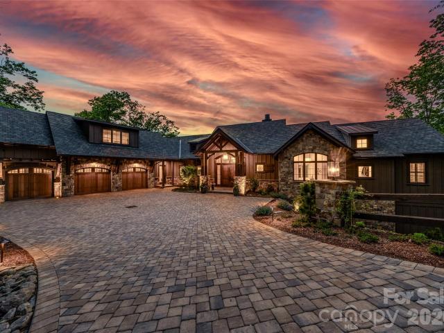 32 Featherstone Trail