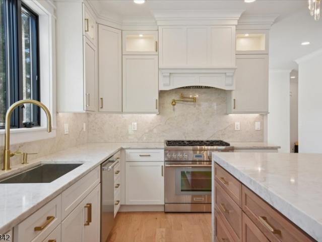 32 Felch Rd