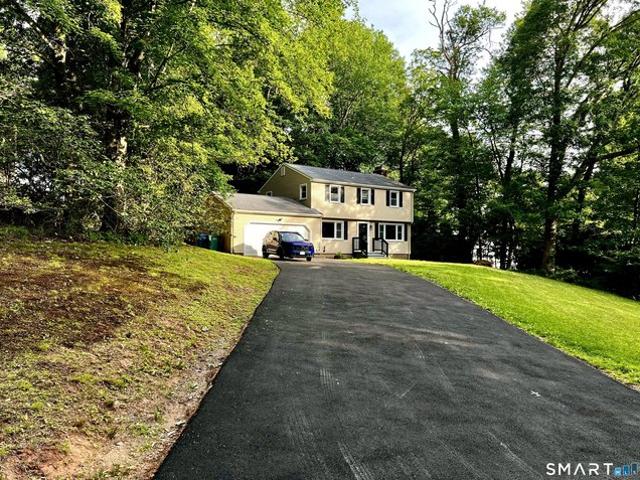 32 Forest Ct N, Hamden, CT 06518
