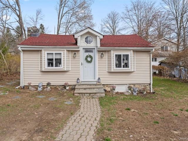 32 Forest Ln, Yorktown Heights, NY 10598