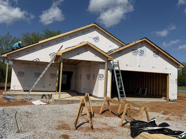 32 Foster Dr, Florence, AL 35633