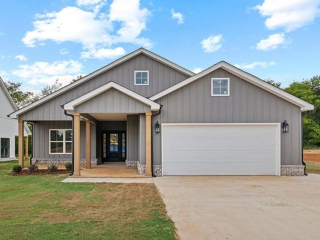 32 Foster Dr, Florence, AL 35633