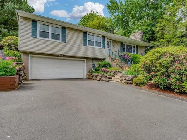 32 Fox Run Rd, Waterbury, CT 06708