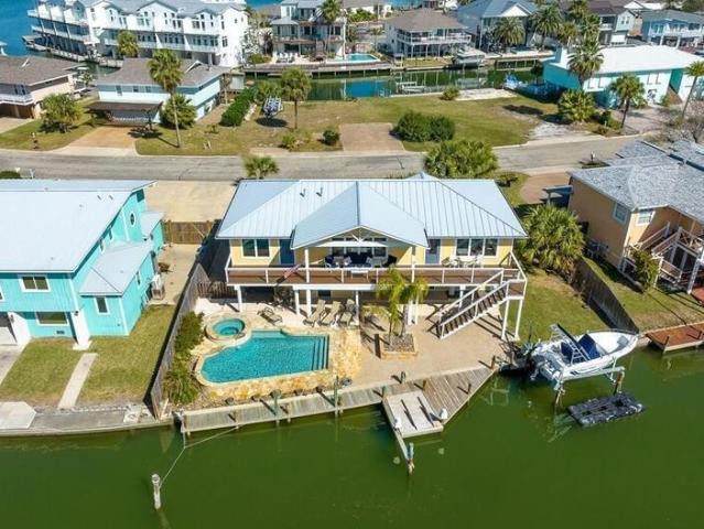 32 Flamingo Rd, ROCKPORT, TX 78382