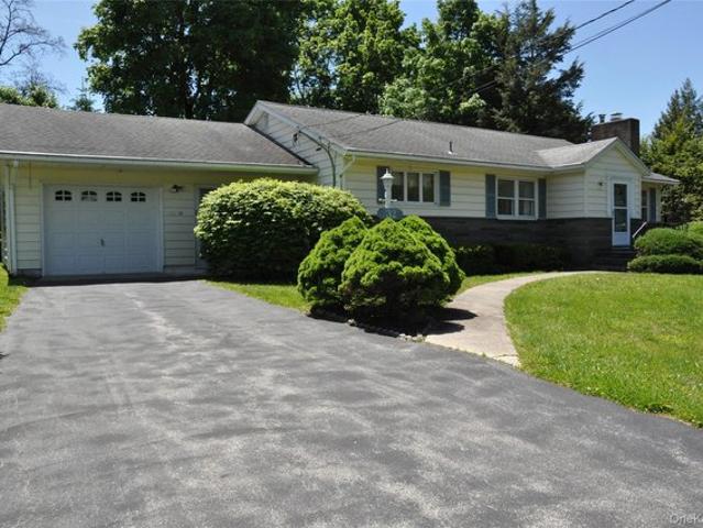 32 Fuller Ln, Hyde Park, NY 12538