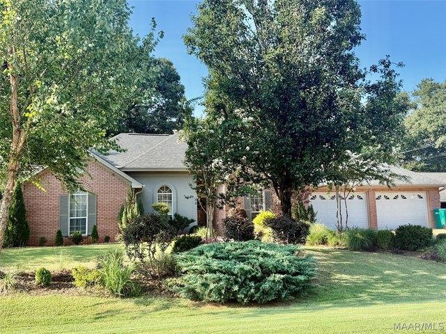 32 Gardendale Dr, Deatsville, AL 36022