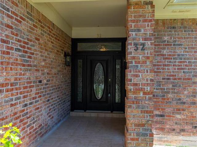 32 Glen Abbey Street