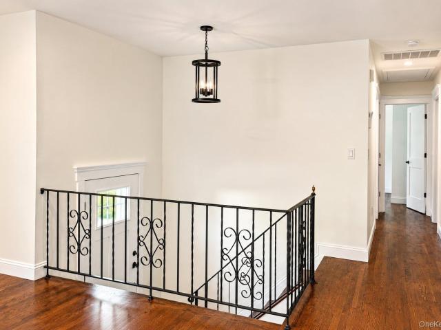 32 Groveland Park Boulevard