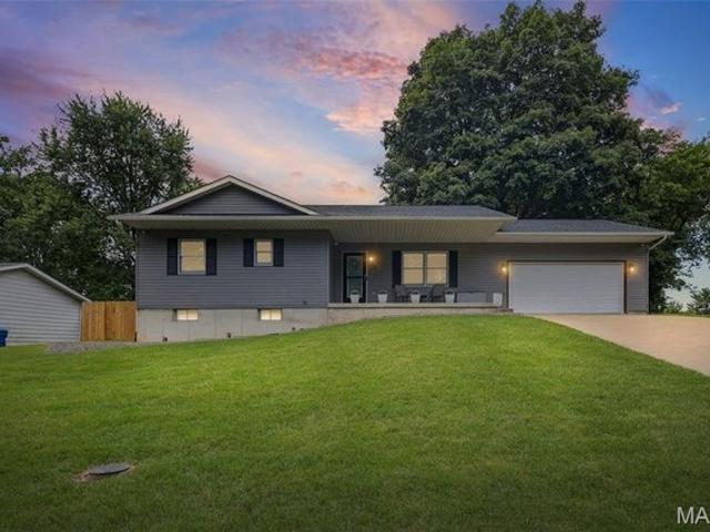 32 Grainey Dr, Glen Carbon, IL 62034
