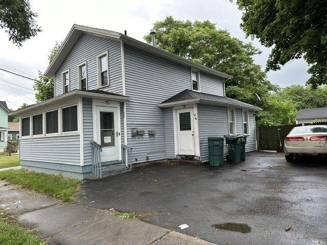 32 Grape St, Rochester, NY 14608