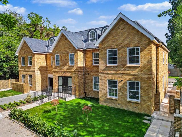 32 Green Lane, Cobham, KT11