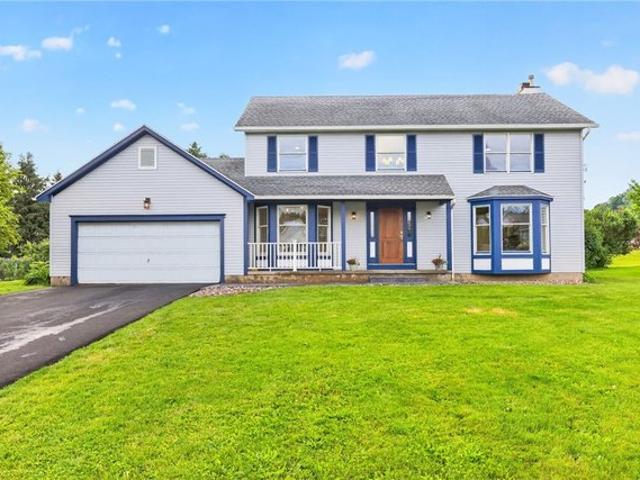 32 Hawkes Trl, Webster, NY 14580