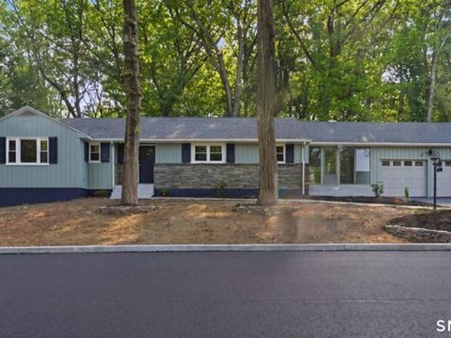 32 Hemlock Ln, East Hartford, CT 06118
