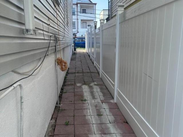 32 Hemlock St