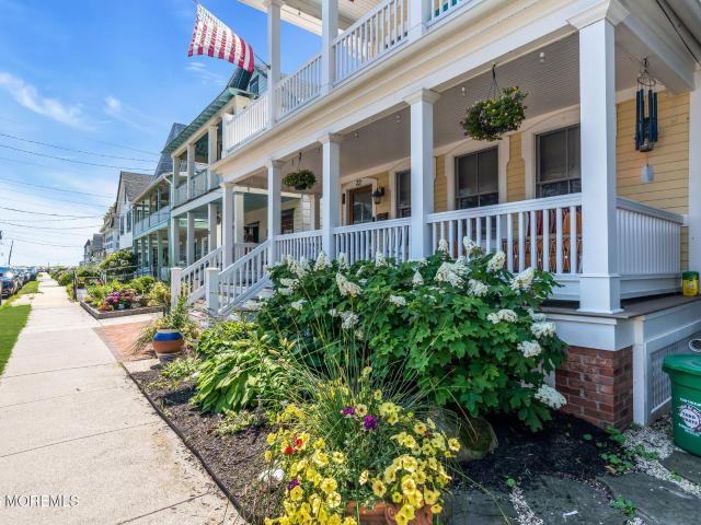 32 Heck Avenue