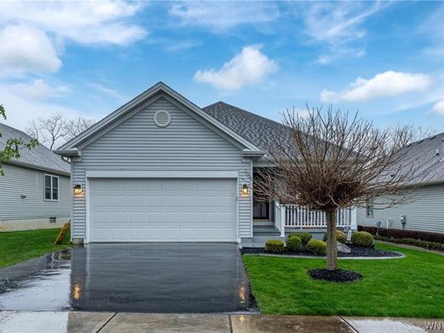 32 Hickory Grove Ln, Buffalo, NY 14227
