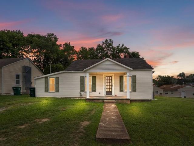 32 High St, McEwen, TN 37101