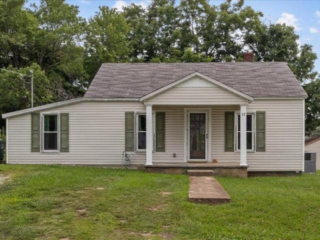 32 High St, McEwen, TN 37101
