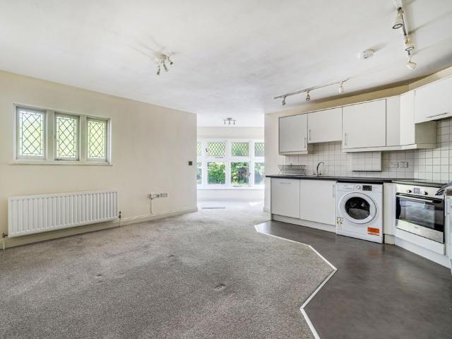 32 High Street, Leatherhead KT23, 1 bed flat to rent, £1,200 pcm | PrimeLocation