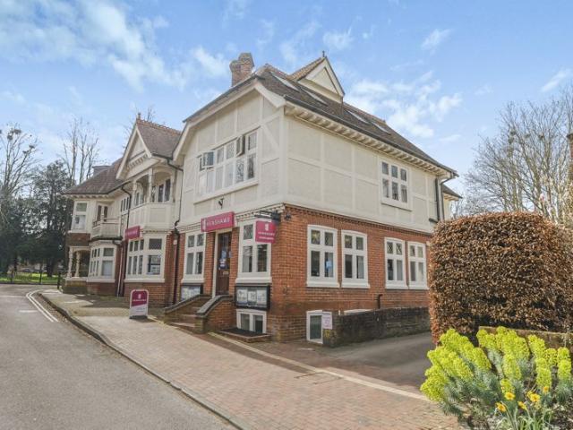 32 High Street, Leatherhead KT23, 1 bed flat to rent, £1,350 pcm | PrimeLocation