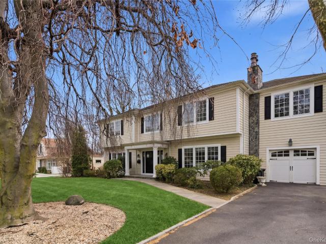 32 Highfield Ln, East Hills, NY 11577 | MLS #984246 | Compass