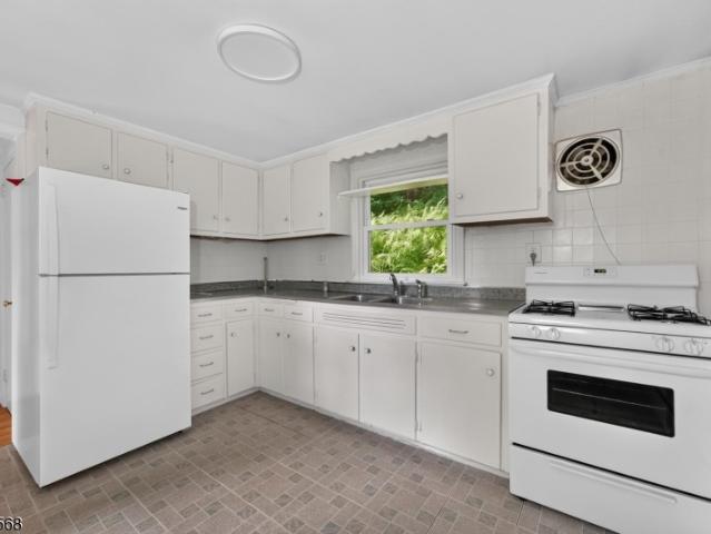 32 Hoffmans Crossing Rd