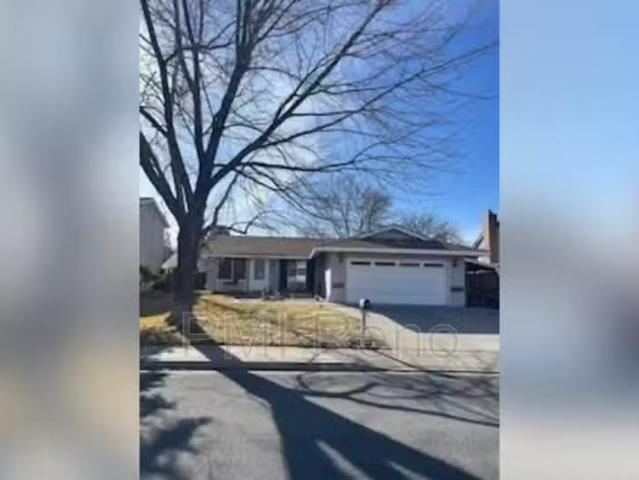 3/2 House with 2 car Garage East Reno off Rio Pico 4055 Parqu.
