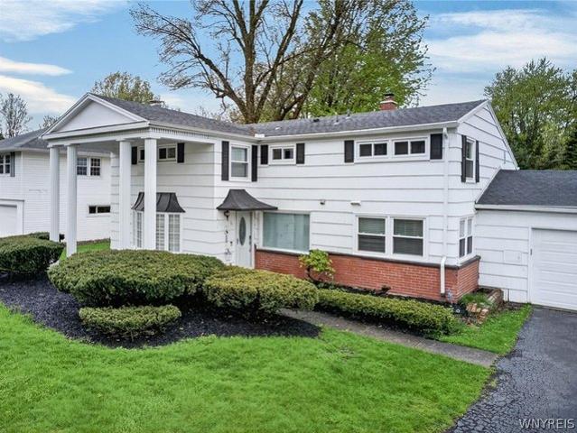 32 Hunters Ln, Williamsville, NY 14221