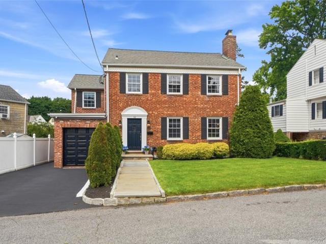 32 Huntington Dr, Yonkers, NY 10704