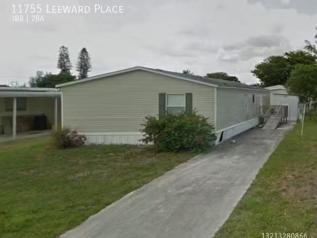 3/2 HUGE SINGLE FAMILY MOBILE HOME. Spacious yard, nice neighb.