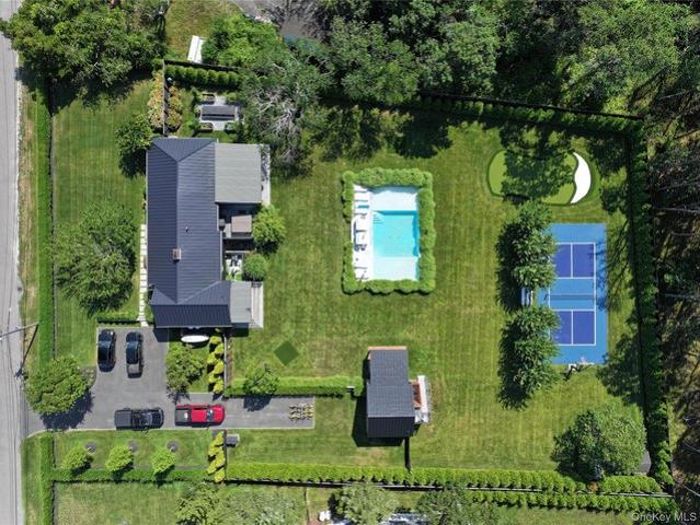 32 Inlet Rd W, Hampton Bays, NY 11946