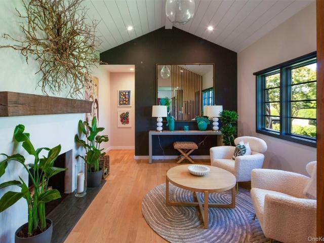 32 Inlet Road W