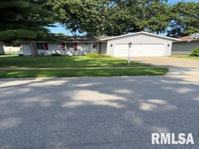 32 Jamestown Cir, Riverton, IL 62561
