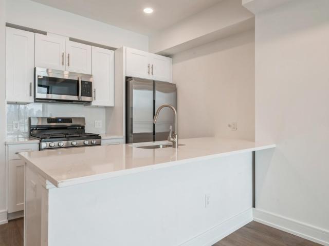32 Jones St # 403