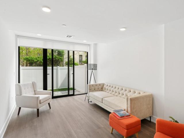 32 Jones St # 102