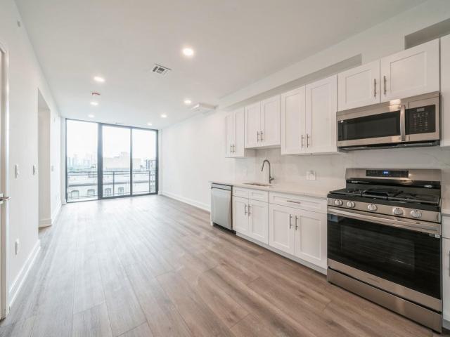 32 Jones St # 302