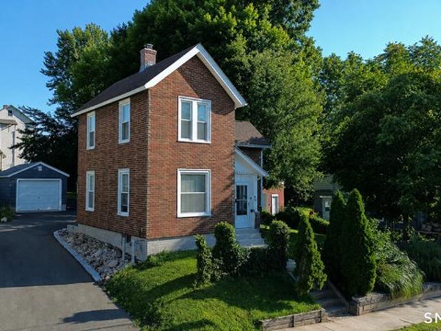 32 Jubilee St, New Britain, CT 06051