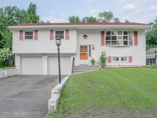 32 Kalina Dr, Saugerties, NY 12477