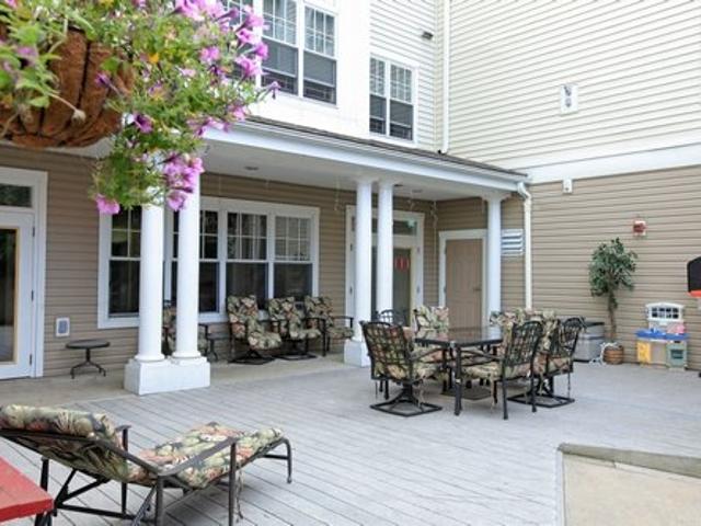32 Kent Street, 2 beds, 1 full bath