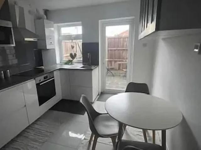 32 Kingsholm Gardens | Studio house for rent #167297542 | Rentberry