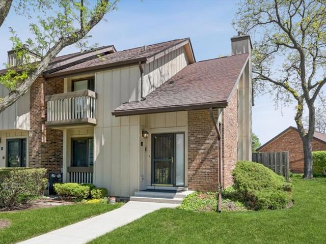 32 Kyle Ct Unit 32, Willowbrook, IL 60527