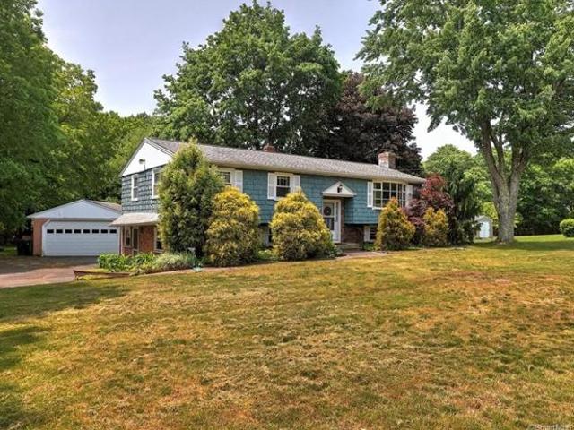 32 Lanthorne Rd, Monroe, CT 06468