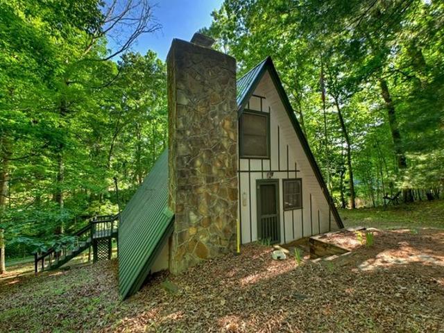 32 Lake Front Dr, Morganton, GA 30560
