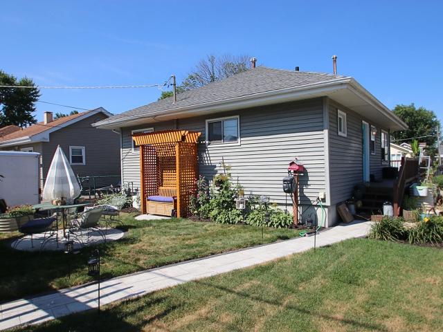 32 Lakeside Lane