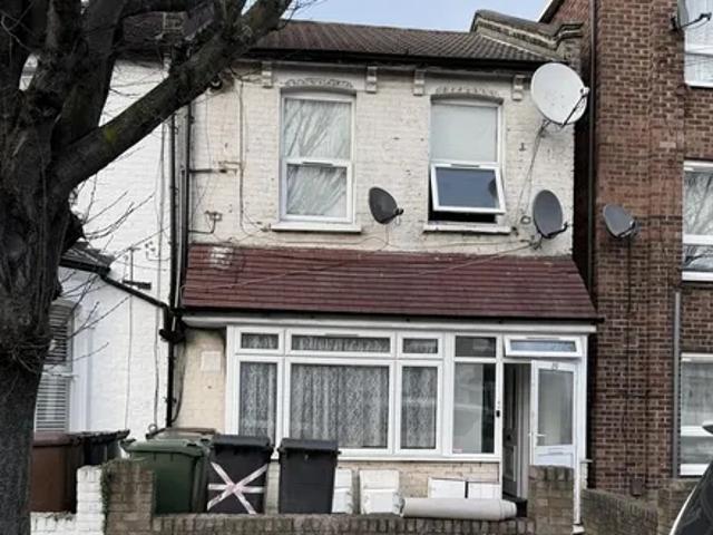 32 Lister Road, London, E11 3DS, United Kingdom | 3 bed apartment for rent #165435755 | Rentberry